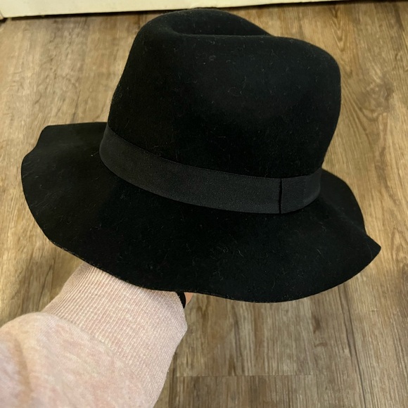 D&Y | Accessories | Dy Black Fedora Hat With Wide Brim And Soft Felt ...